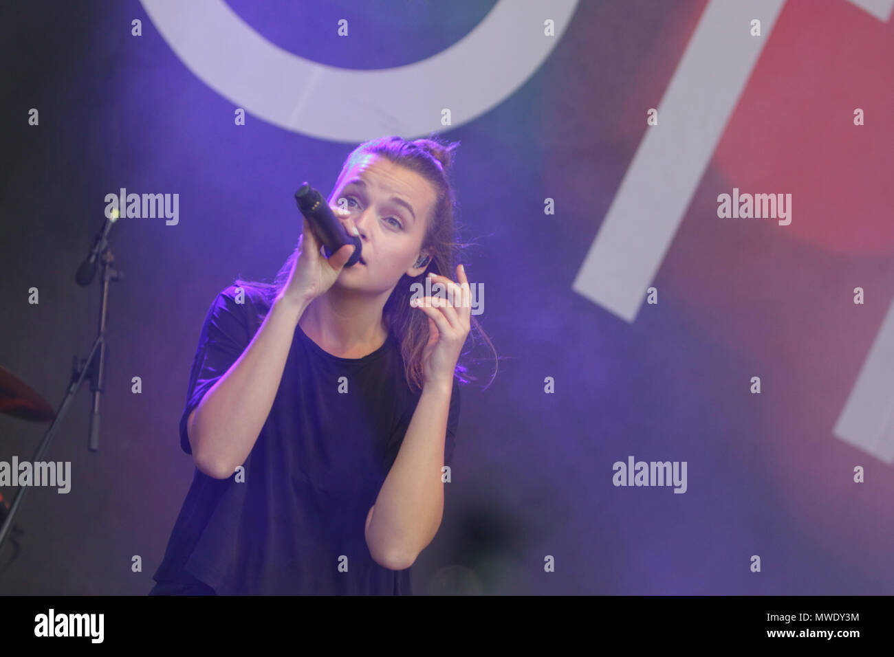 Musikerin lotte -Fotos und -Bildmaterial in hoher Auflösung – Alamy