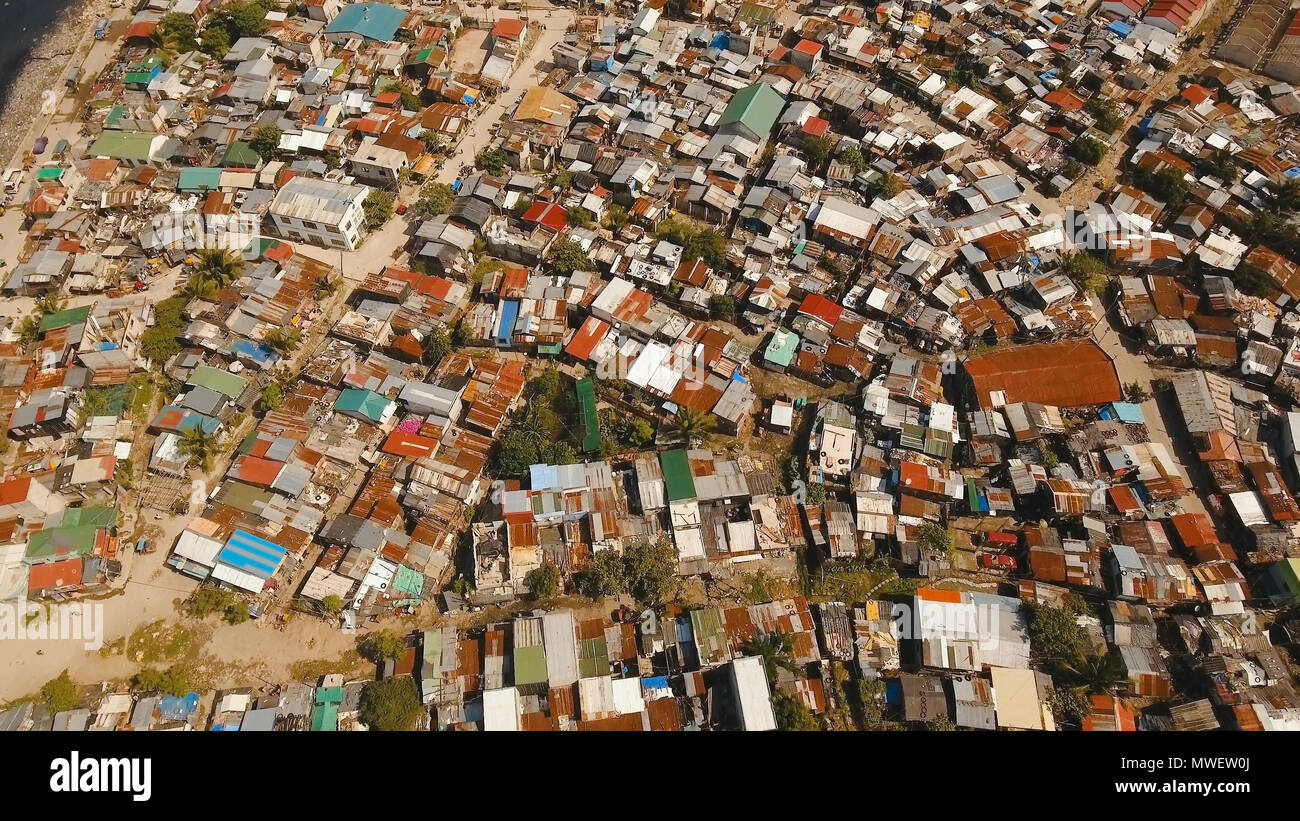 Luftaufnahme armen Viertel von Manila Slums, Ghettos, Holz- alte Häuser, Hütten. Slum Gegend von ...