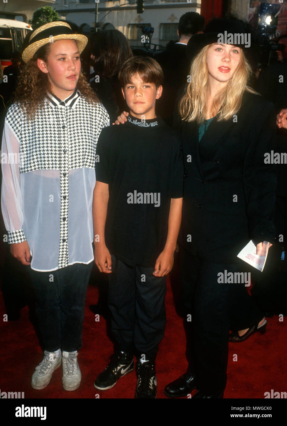 HOLLYWOOD, CA - 11. Juli: Schauspielerin Christina Applegate (R) und ...