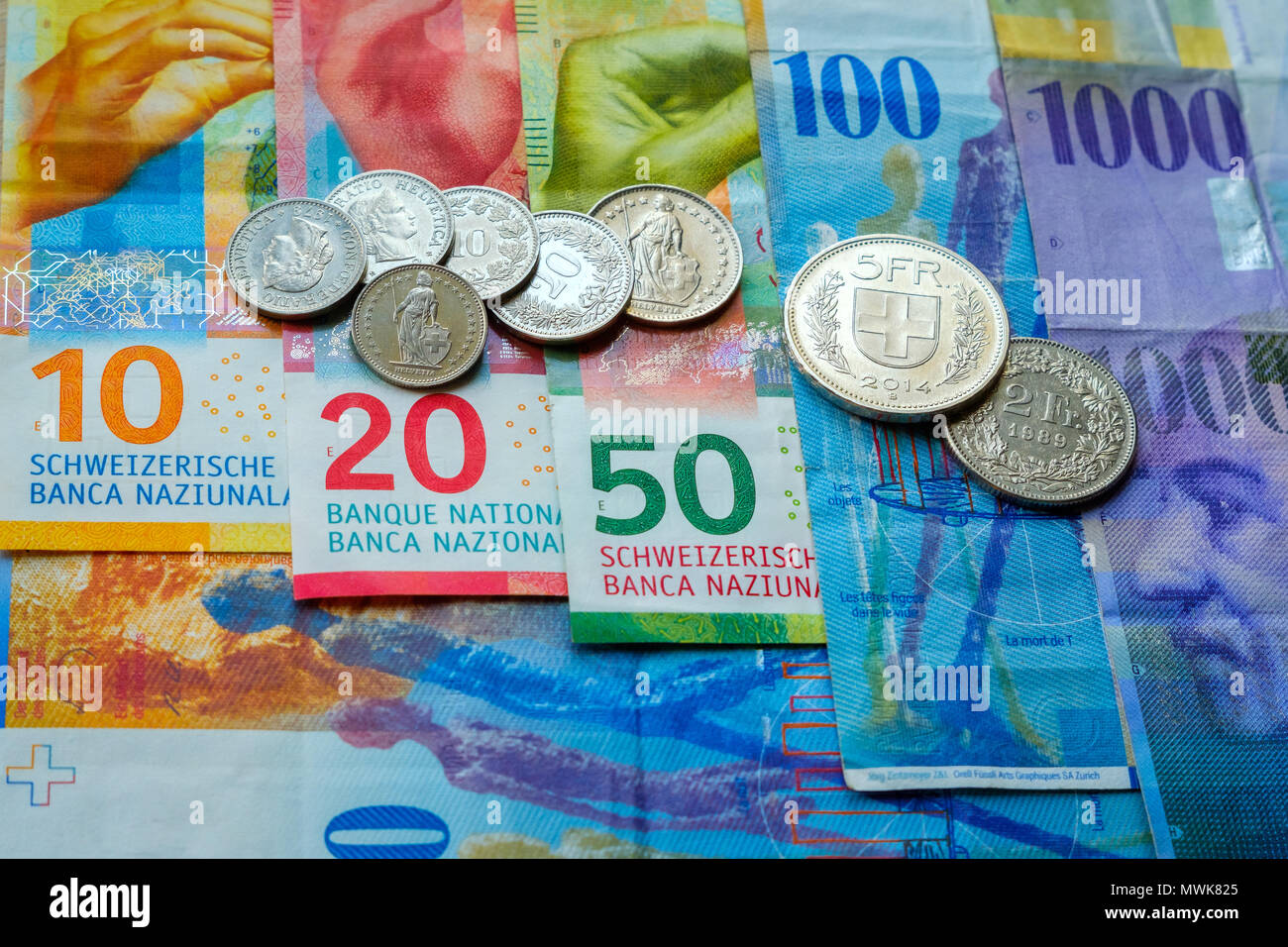 Schweizer Geld Banknoten und Münzen Stockfotografie - Alamy