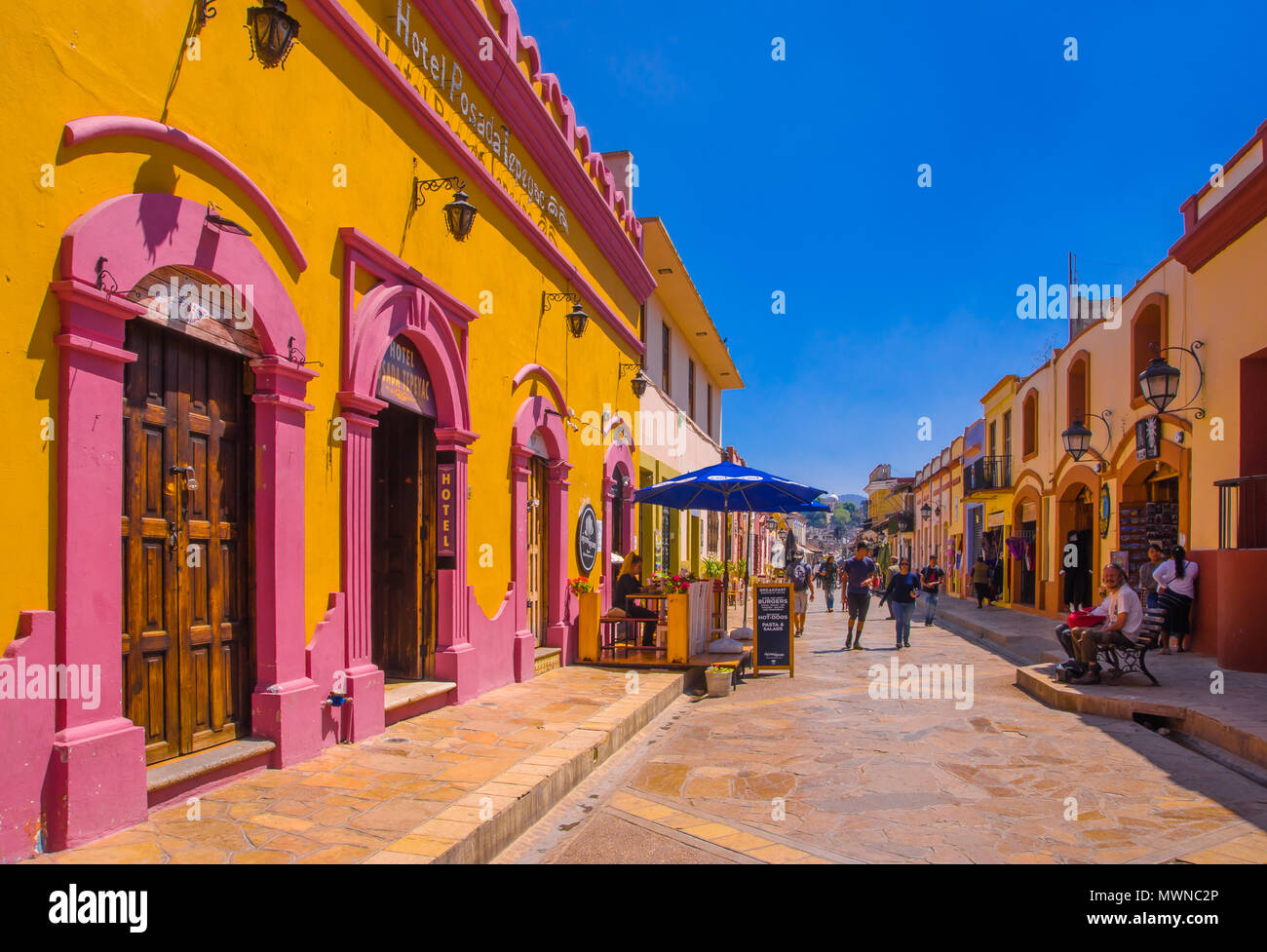 SAN CRISTOBAL DE LAS CASAS, MEXIKO, Mai, 17, 2018: Straßen in der ...