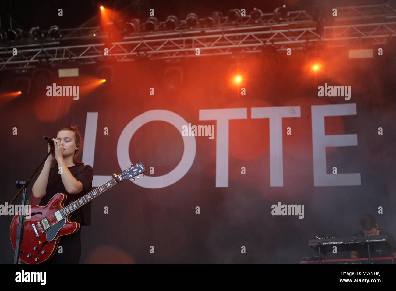 Musikerin lotte -Fotos und -Bildmaterial in hoher Auflösung – Alamy