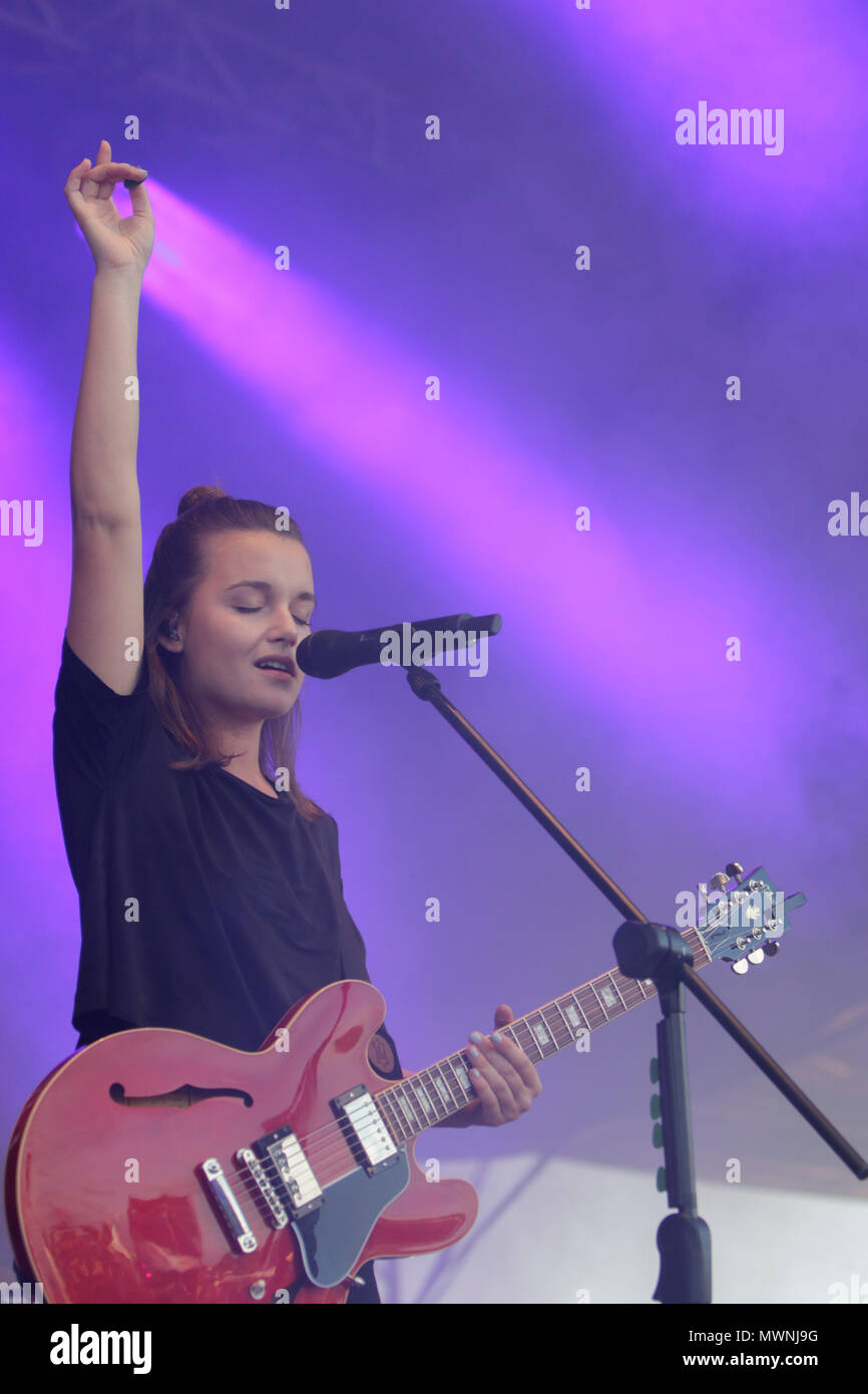 Musikerin lotte -Fotos und -Bildmaterial in hoher Auflösung – Alamy