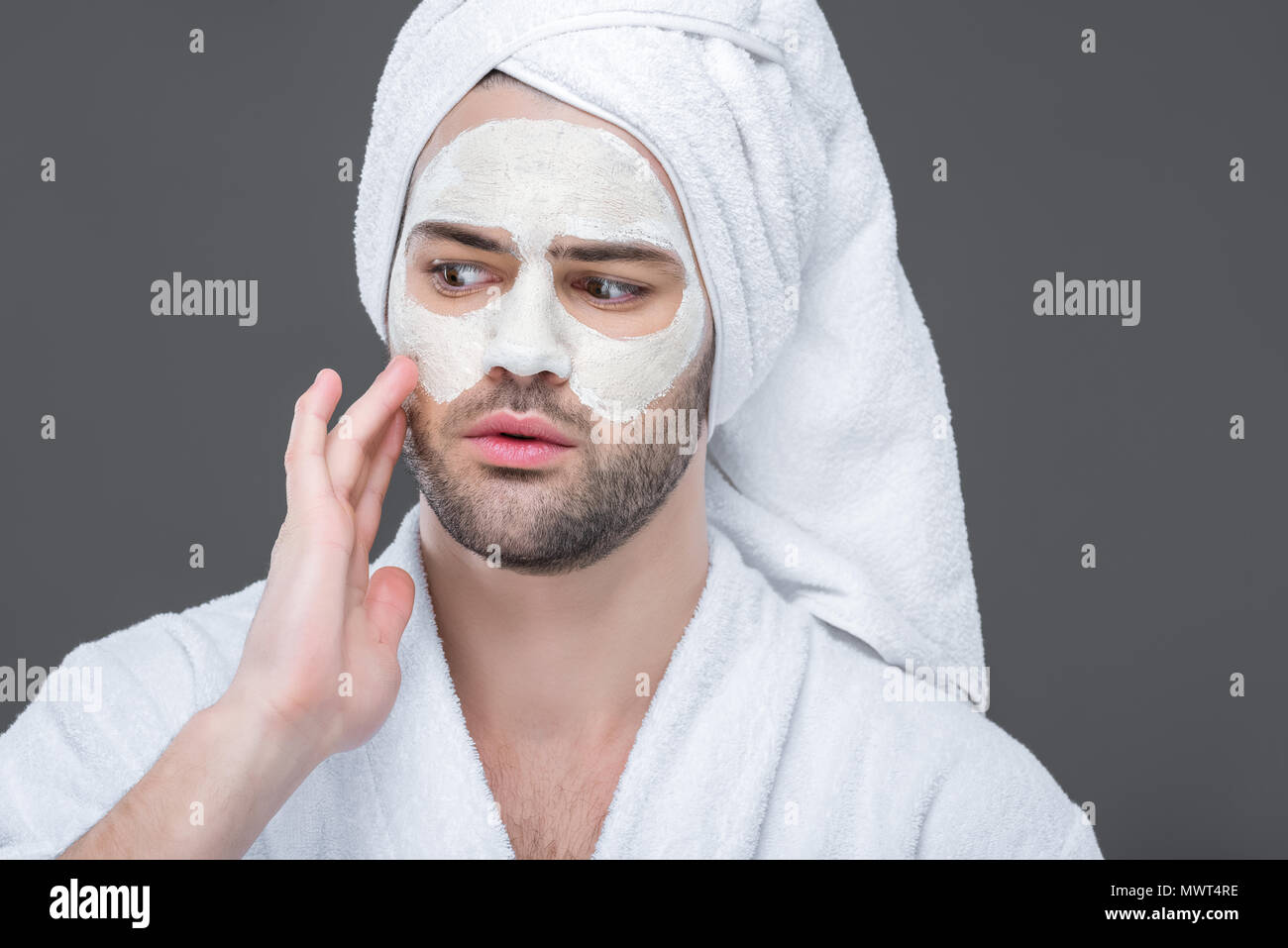 Mann in badewanne -Fotos und -Bildmaterial in hoher Auflösung – Alamy