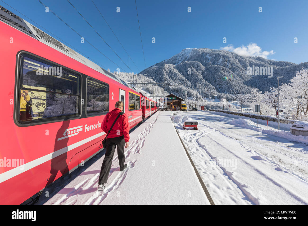 Albula bernina express railway -Fotos und -Bildmaterial in hoher ...
