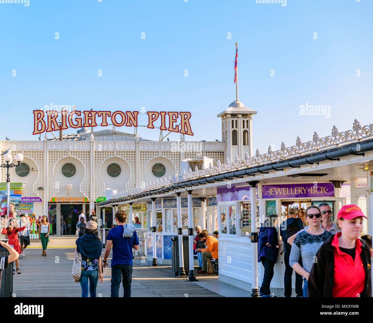 Menschen in flammen stehen -Fotos und -Bildmaterial in hoher Auflösung ...