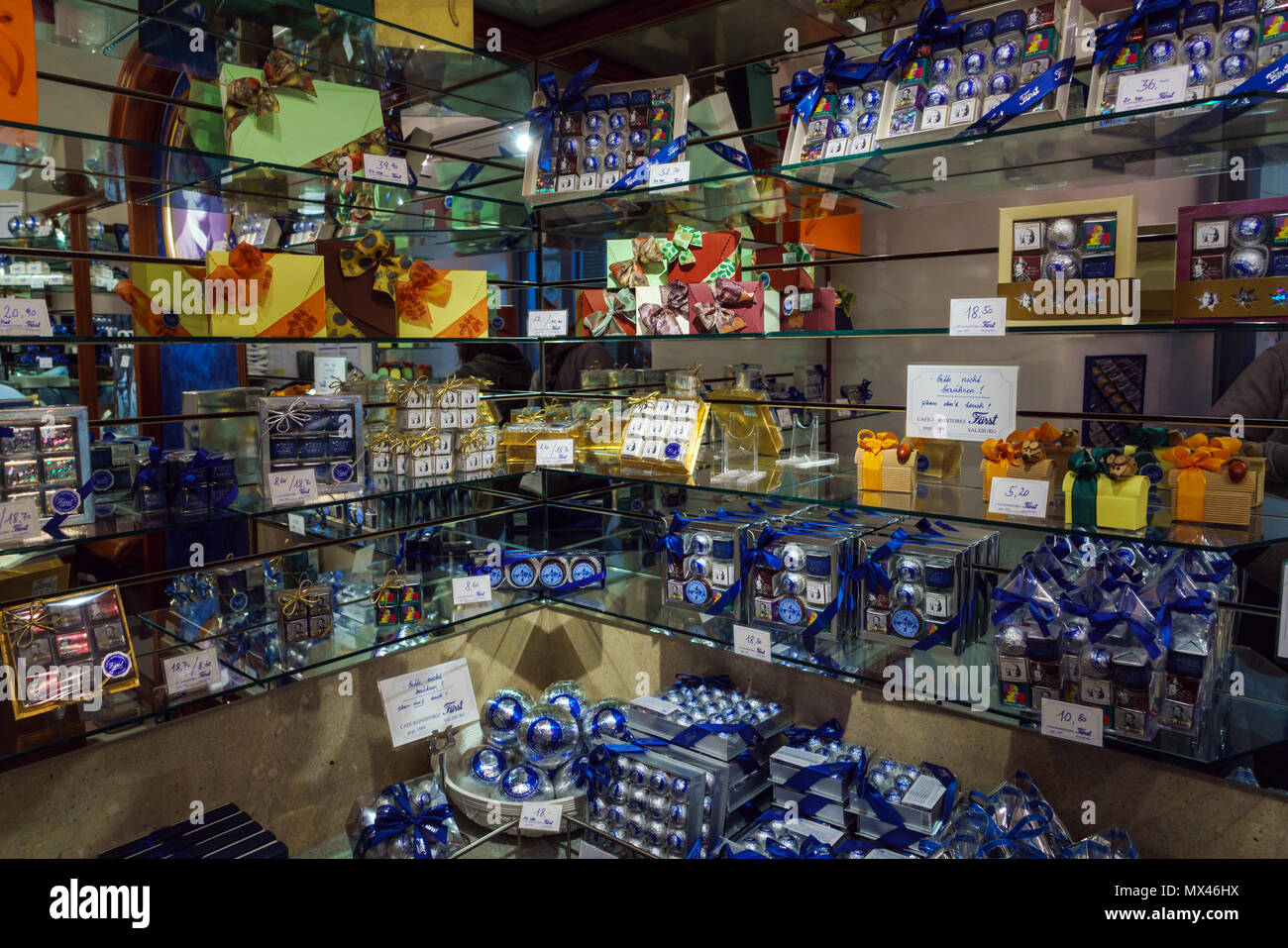 Mozart box -Fotos und -Bildmaterial in hoher Auflösung – Alamy