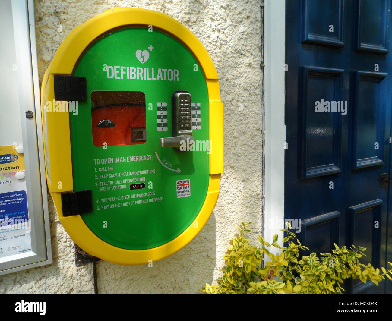 Aed an der wand -Fotos und -Bildmaterial in hoher Auflösung – Alamy