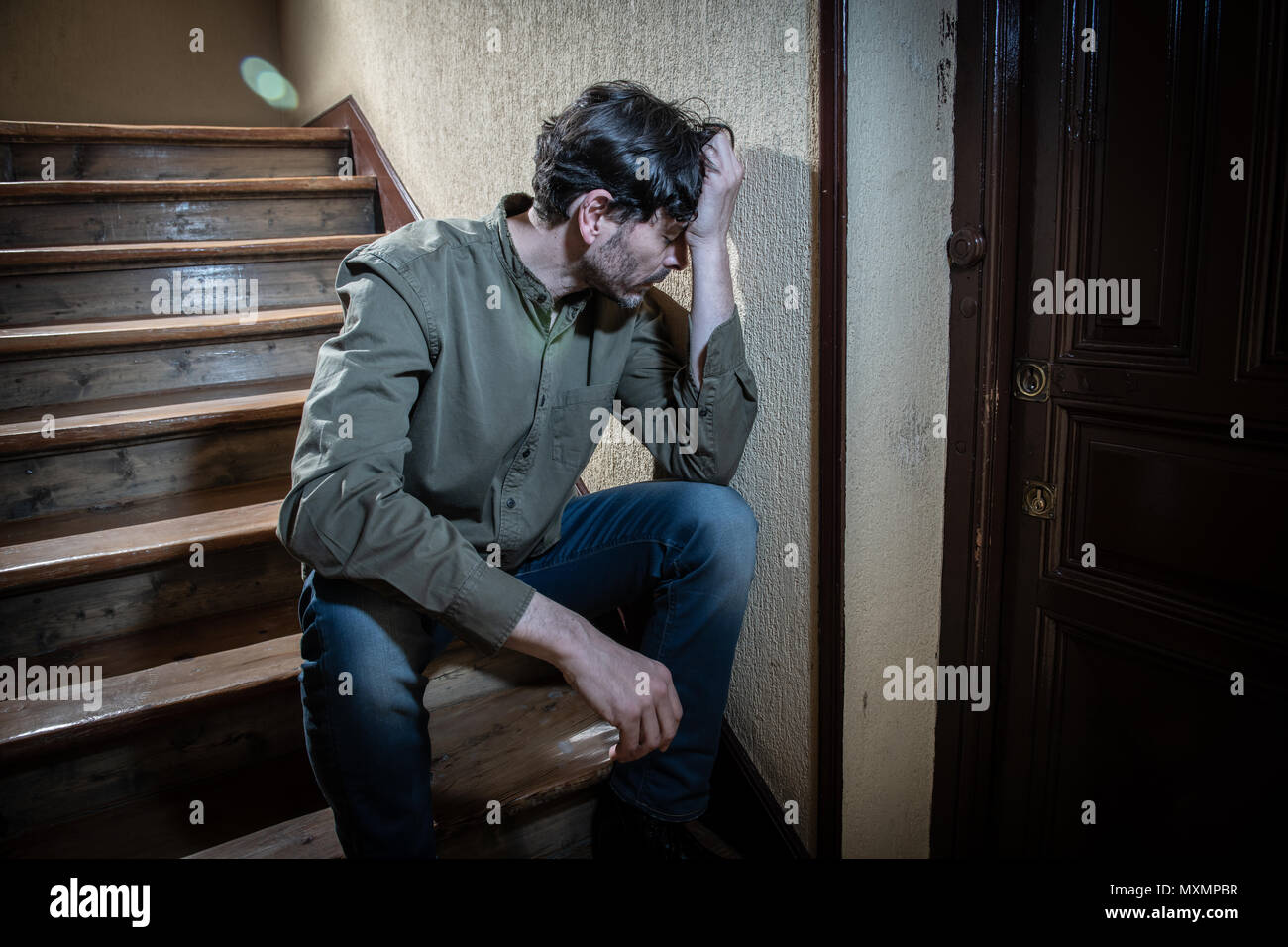 Mann depression -Fotos und -Bildmaterial in hoher Auflösung – Alamy