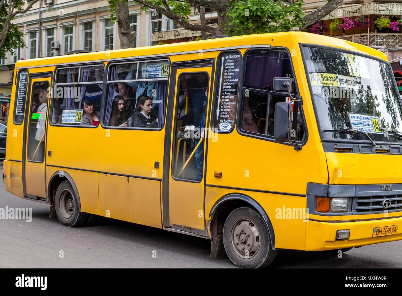 Die Menschen vor Ort in einem Bus, Odessa, Ukraine Stockfotografie - Alamy