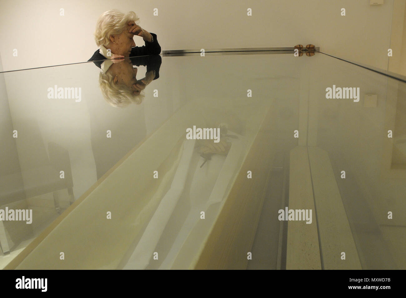 Cadaver dead man mortuary -Fotos und -Bildmaterial in hoher Auflösung ...