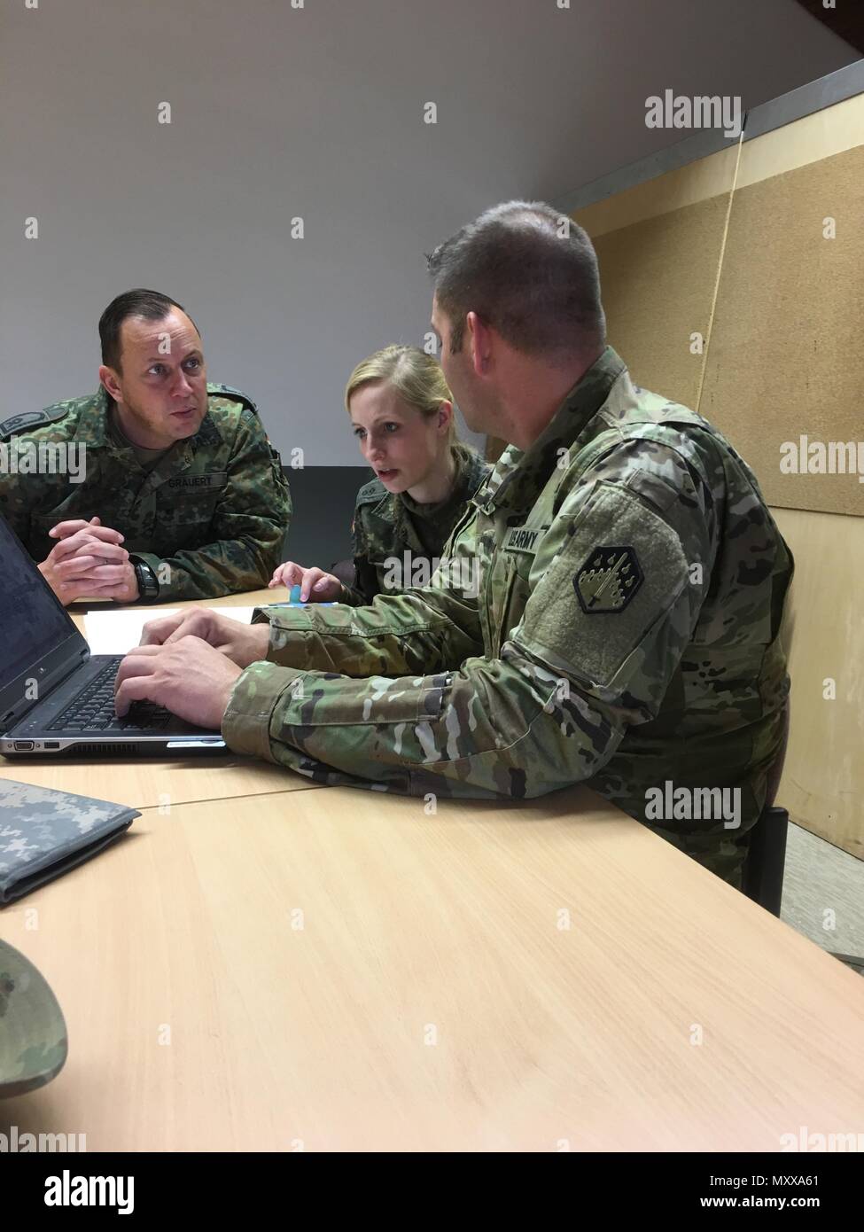 Bundeswehr Officer Stockfotos & Bundeswehr Officer Bilder - Alamy