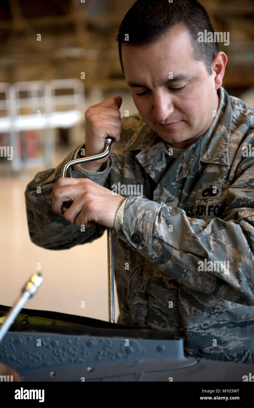 Tech. Sgt. Alfonso Vigil 92 Maintenance Squadron Hydraulik NCO ...