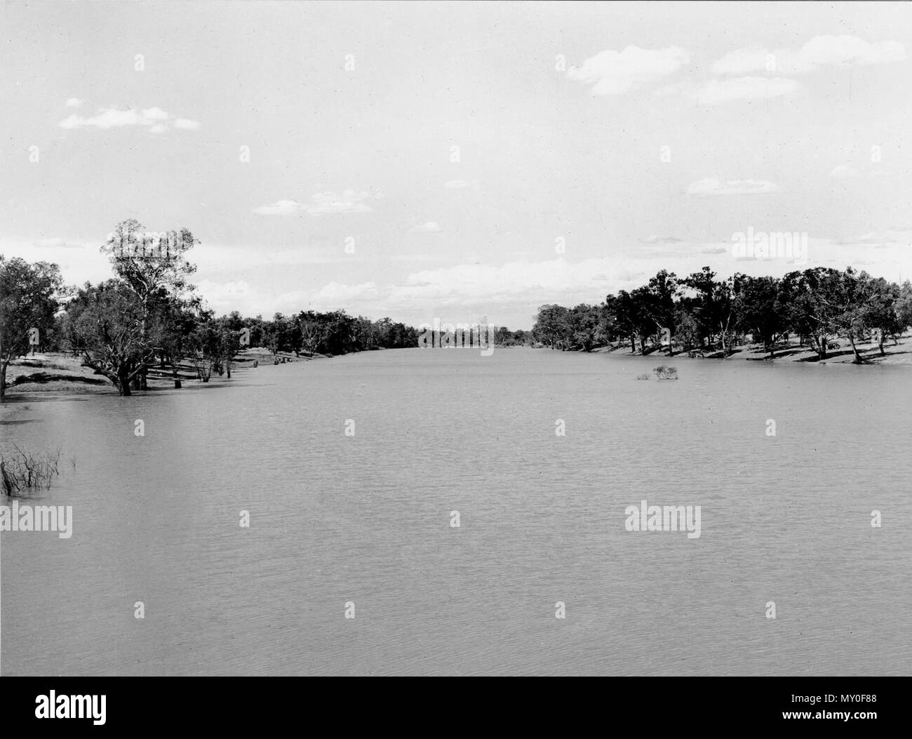 Balonne River von Wehr, St George, c 1954. Der Balonne River wurde von ...