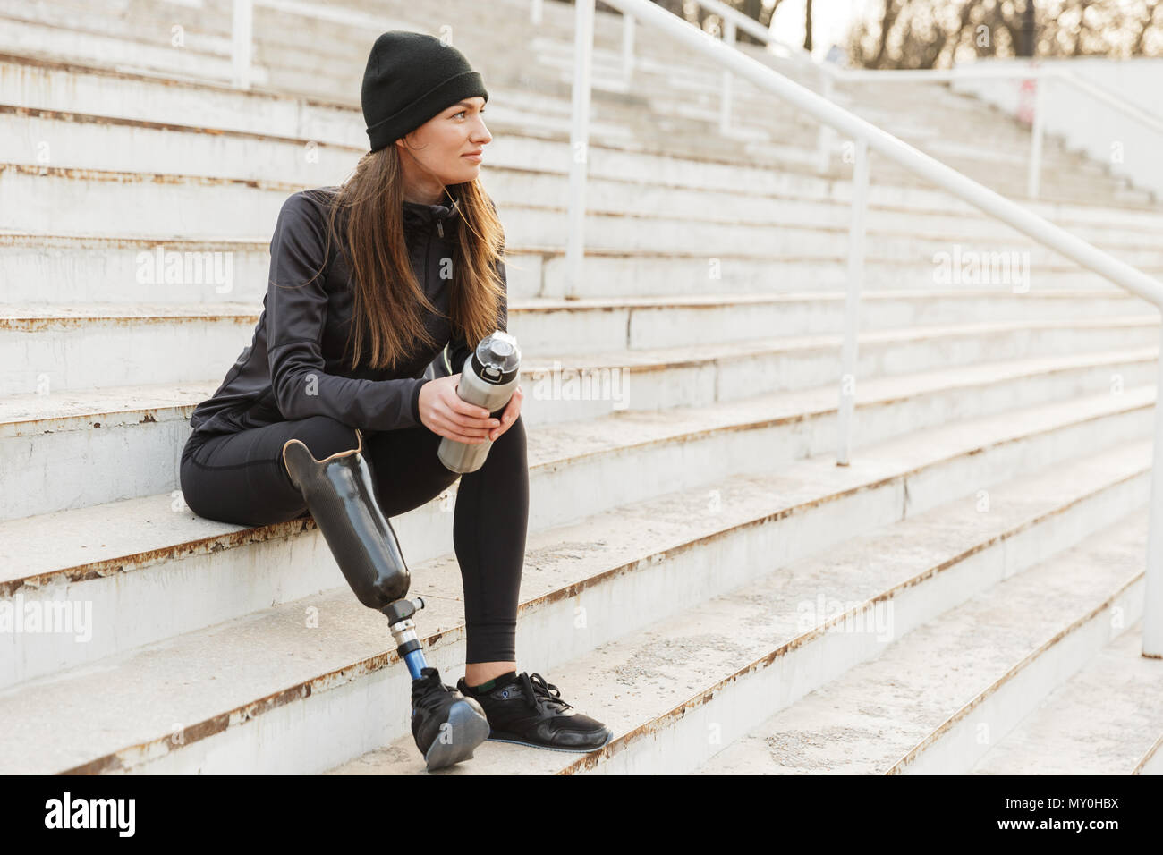 Prosthetic leg woman -Fotos und -Bildmaterial in hoher Auflösung – Alamy