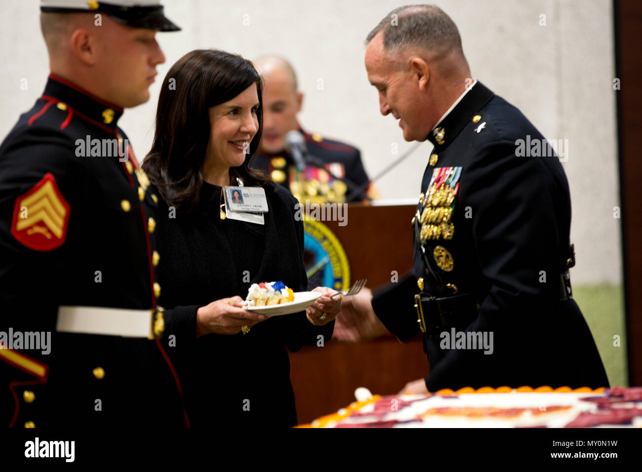 Us Marine Corps Brig. Gen. William M. Jurney, rechts, Kommandierender General des US Marine ...