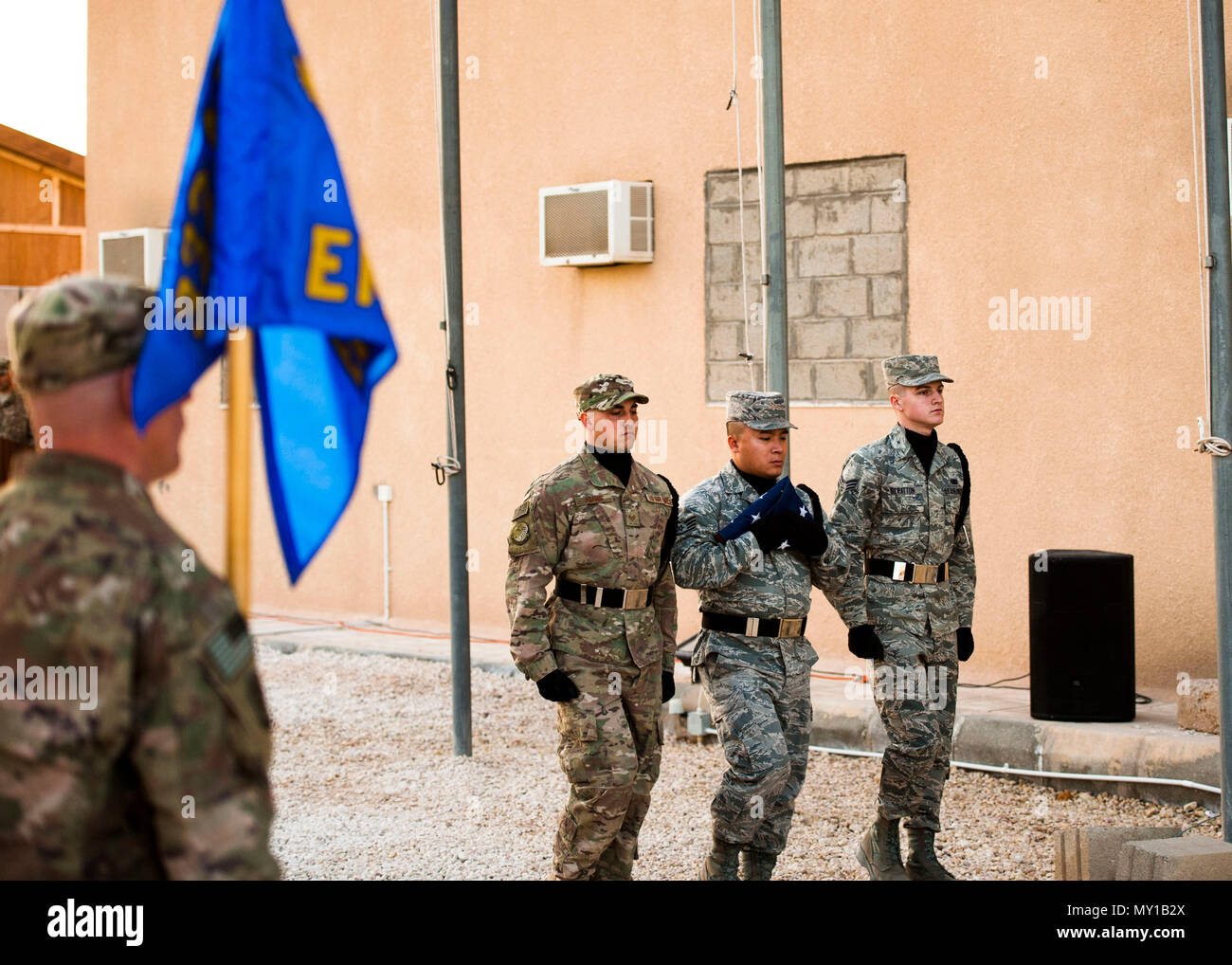332 Air Expeditionary Wing Ehrengarde zieht sich die Farben bei einem ...