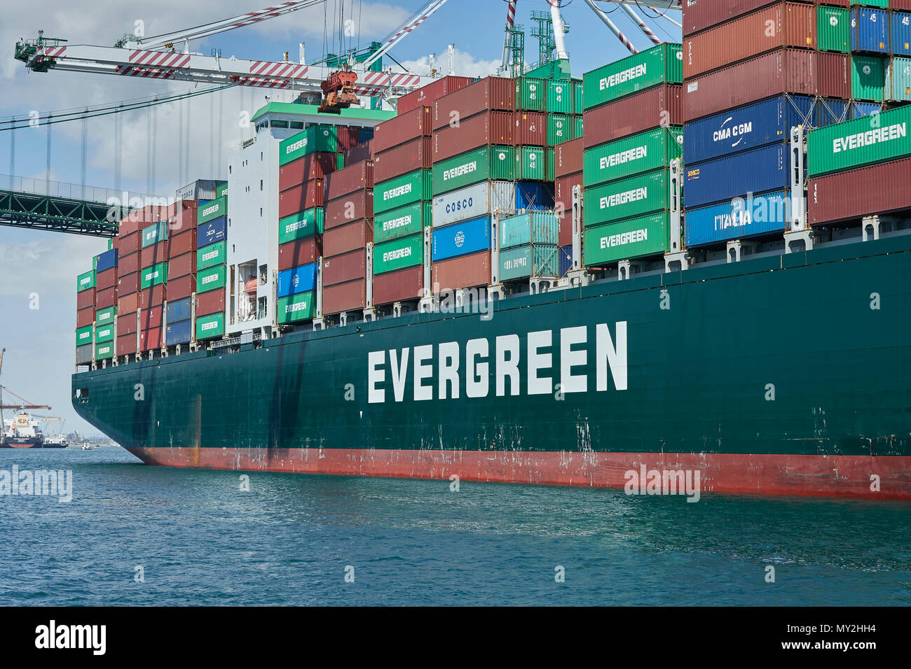 Evergreen Container Loading Stockfotos und -bilder Kaufen - Alamy