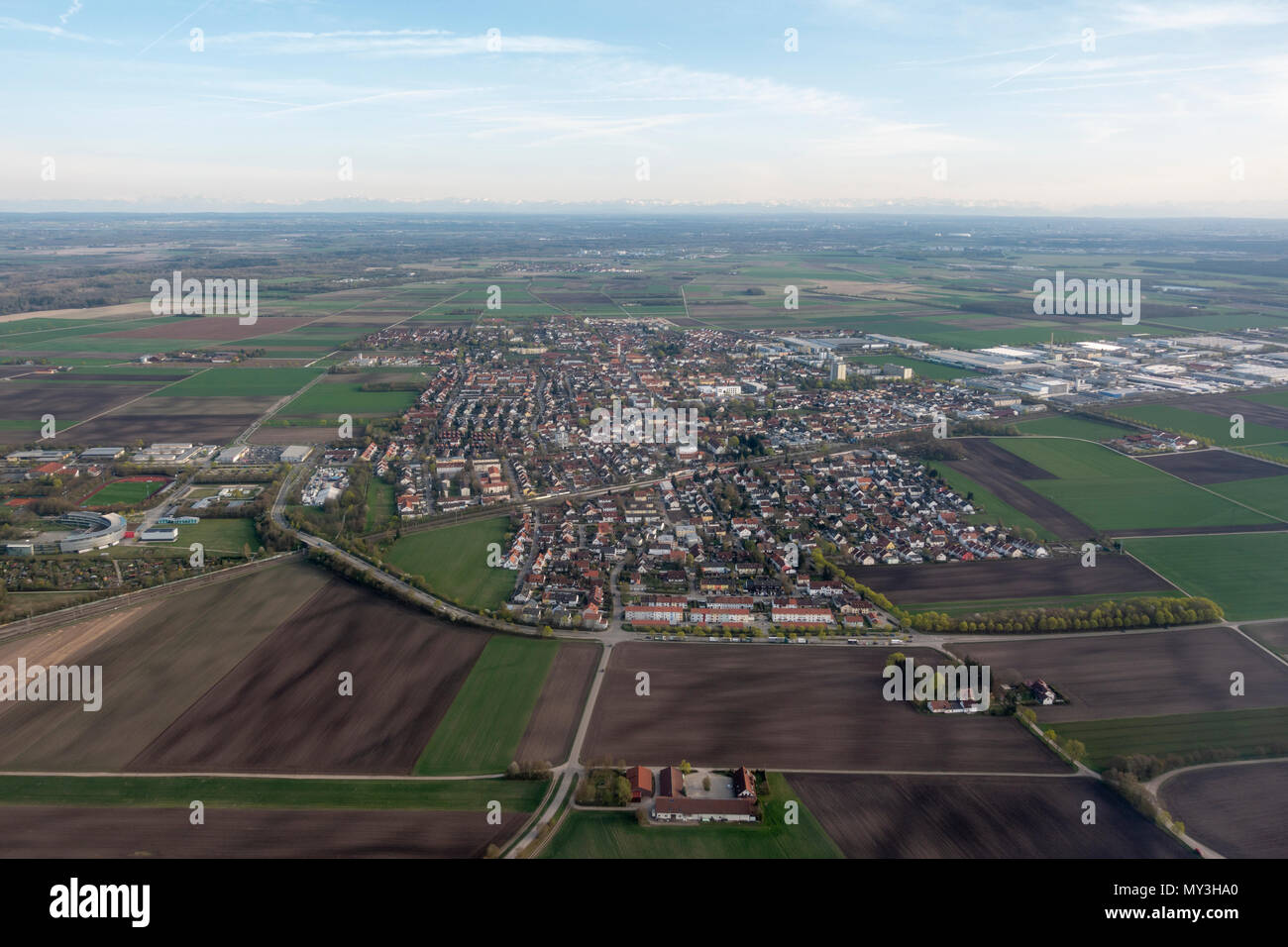 Luftaufnahme von Neufahrn bei Freising auf der westlichen Airpoert ...