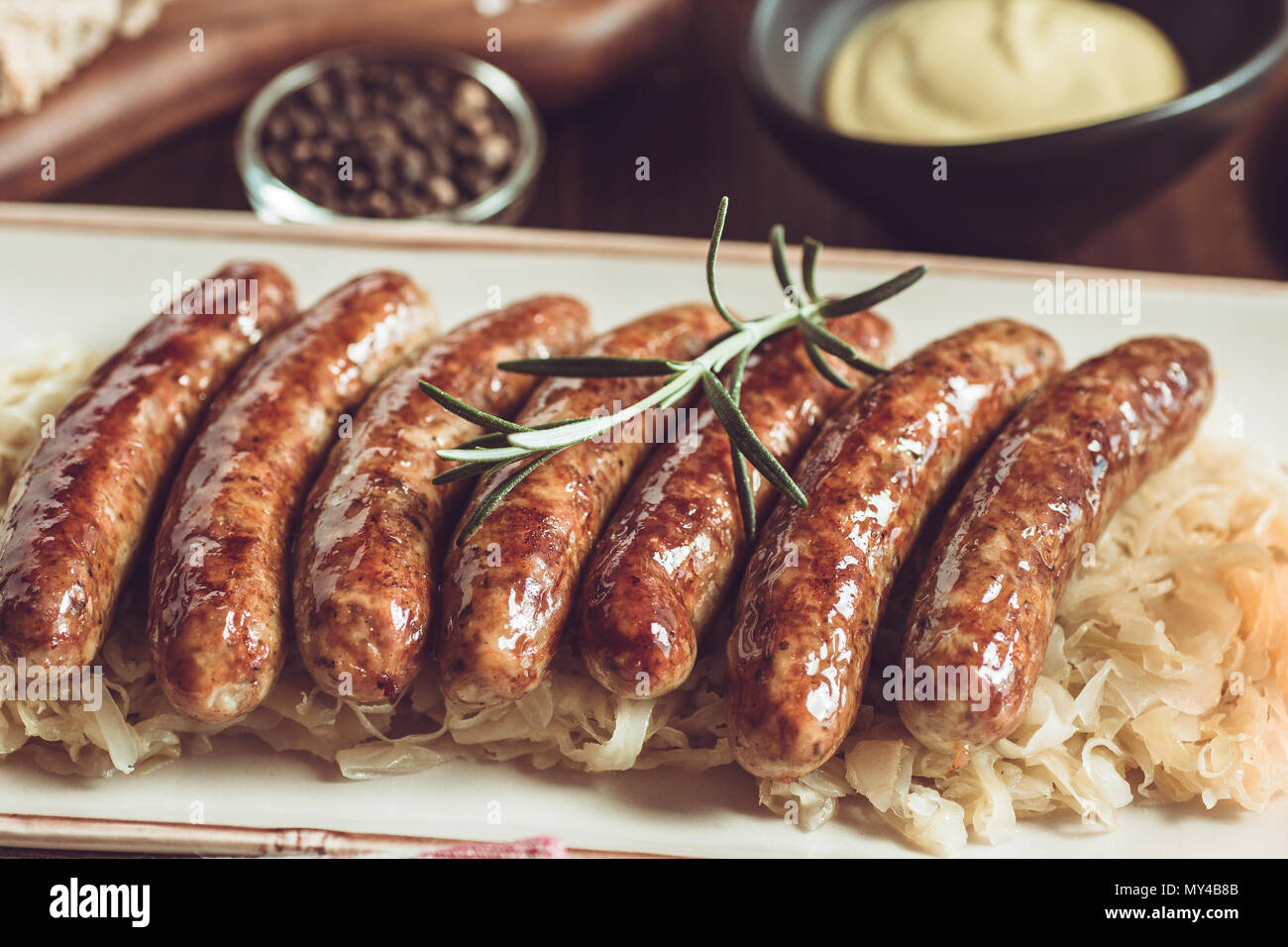Deutsche Grillwurst Stockfotos & Deutsche Grillwurst Bilder - Alamy