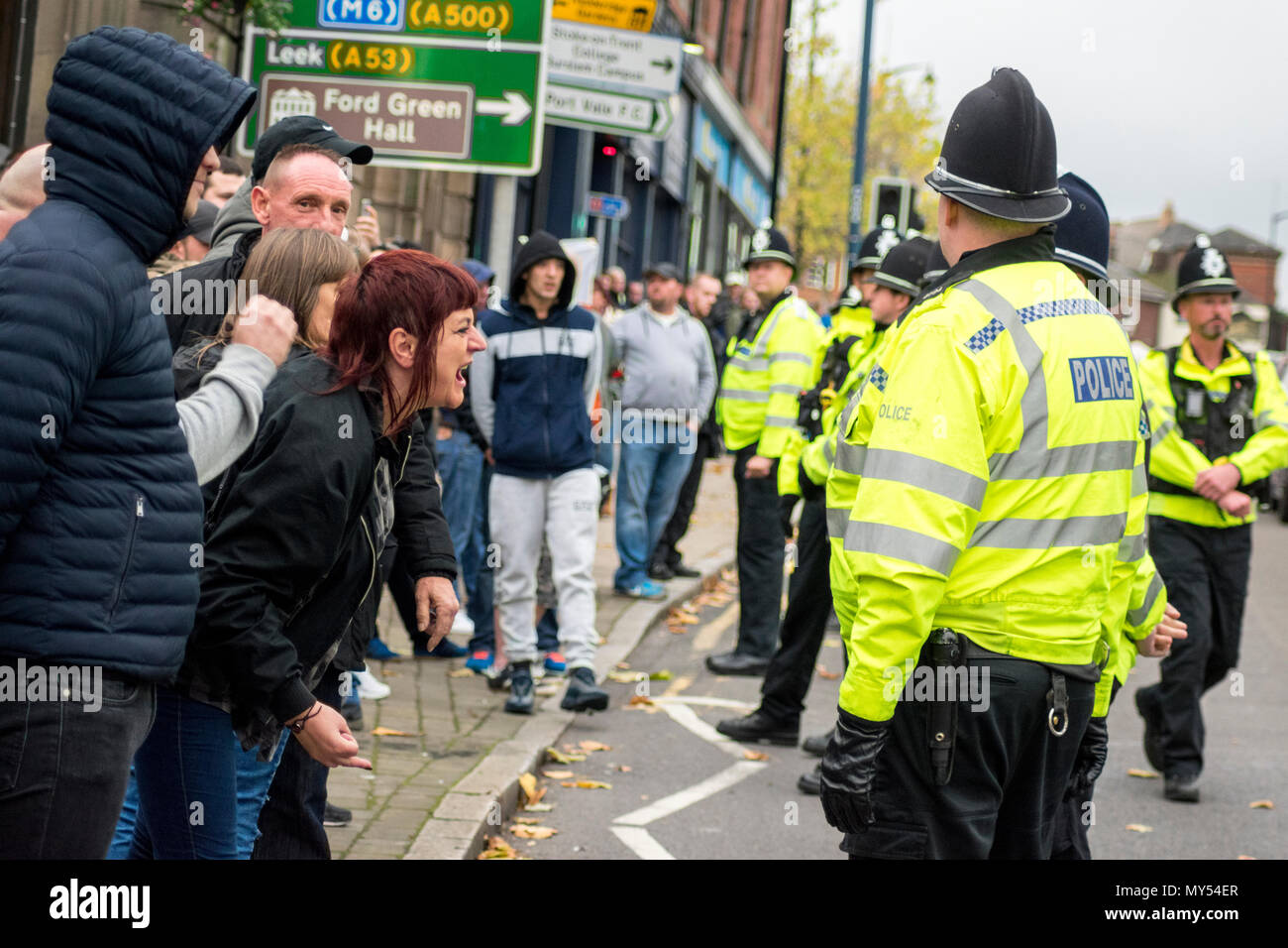 28. Oktober 2017 - Die rechtsextreme Gruppe EDL versammeln sich in ...