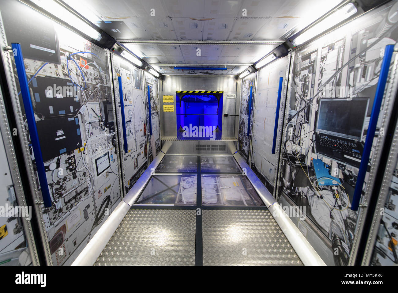 06 Juni 2018, Deutschland, Wessling: Das Interieur eines Modells der ...