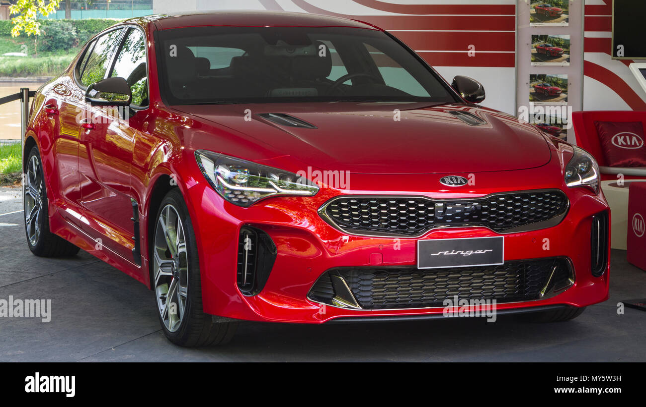 Rote kia -Fotos und -Bildmaterial in hoher Auflösung – Alamy