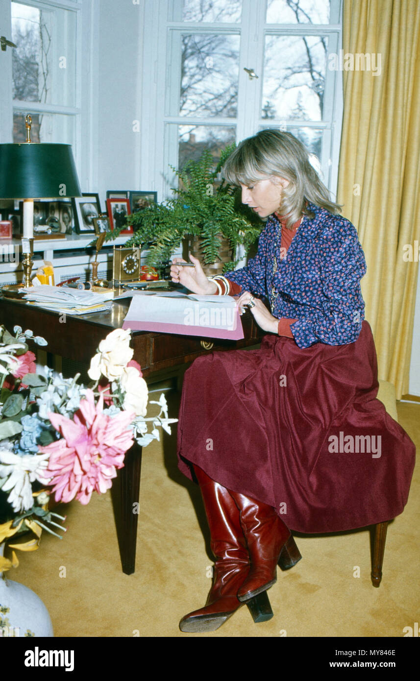 Prinzessin Angela von Hohenzollern nach der Scheidung von Prinz ...