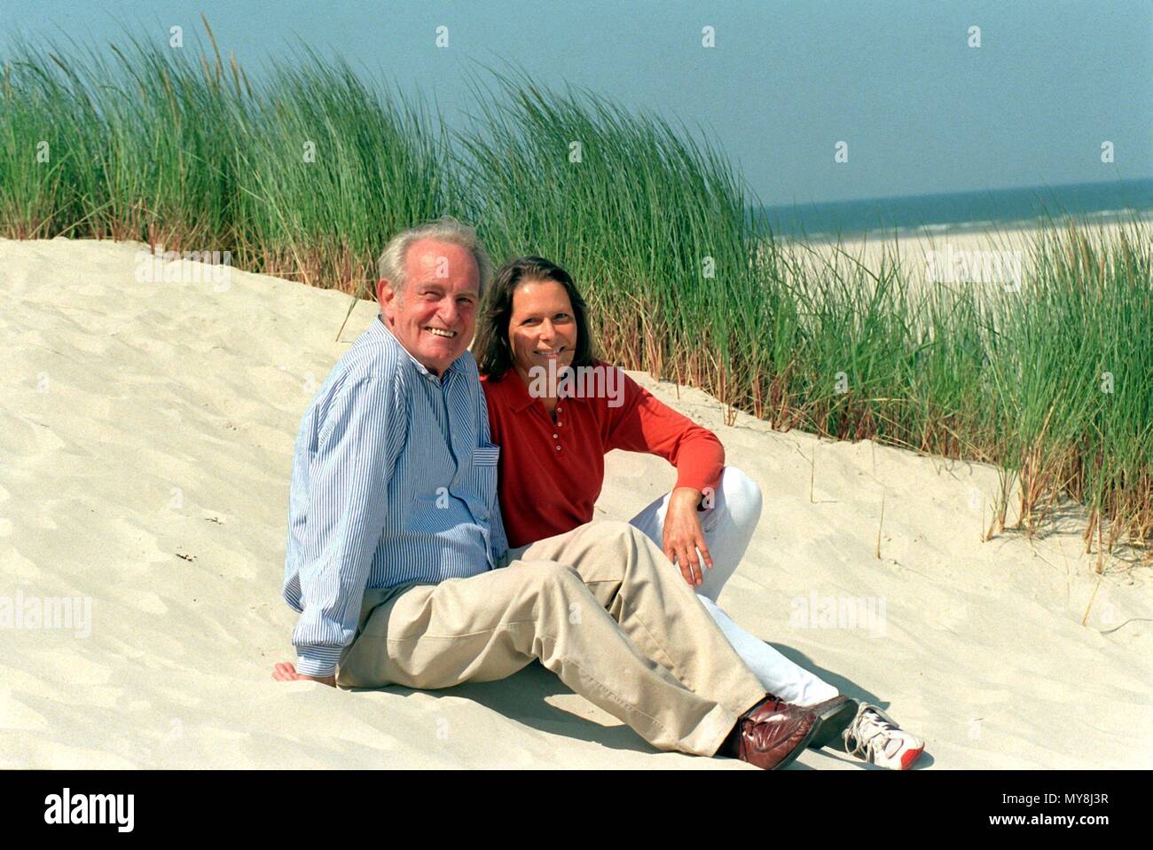 Johannes Rau mit Frau Christina in den Dünen auf der Insel Spiekeroog ...