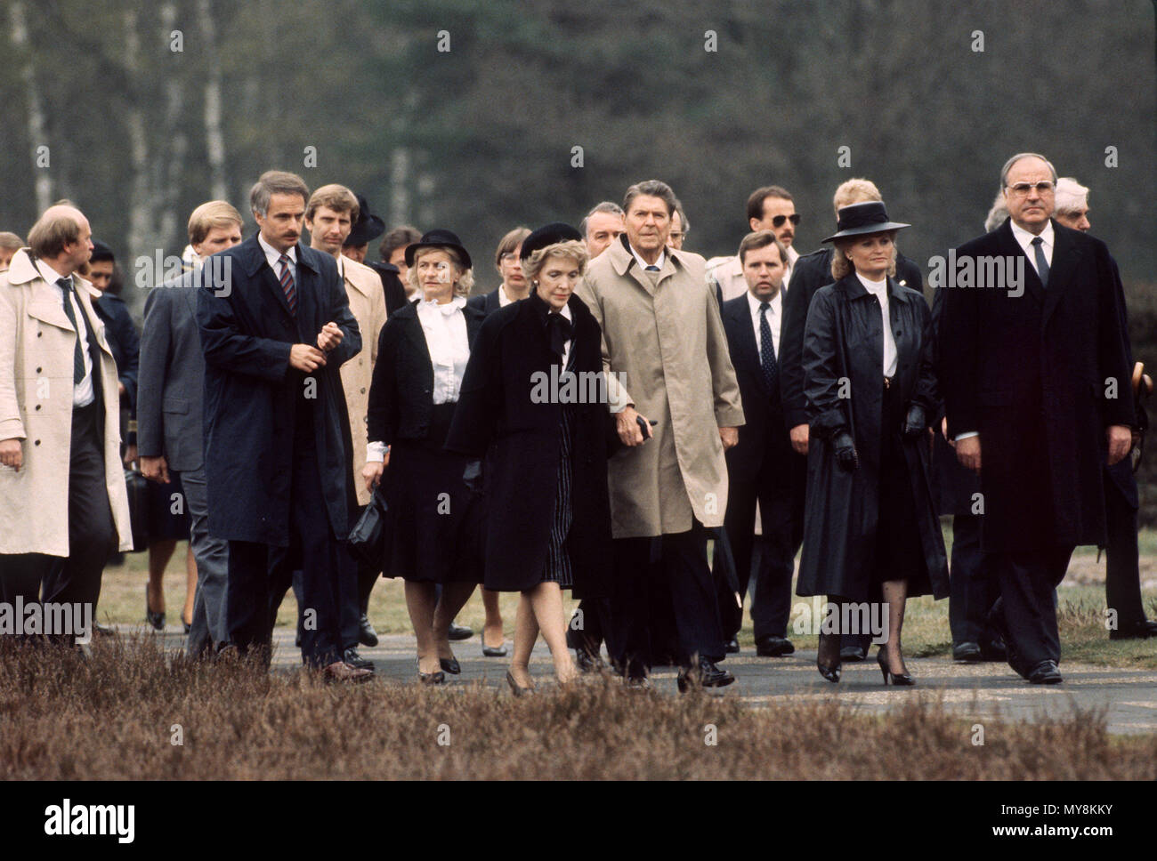 US-Präsident Ronald Reagan (C) und seine Frau Nancy, und Bundeskanzler ...