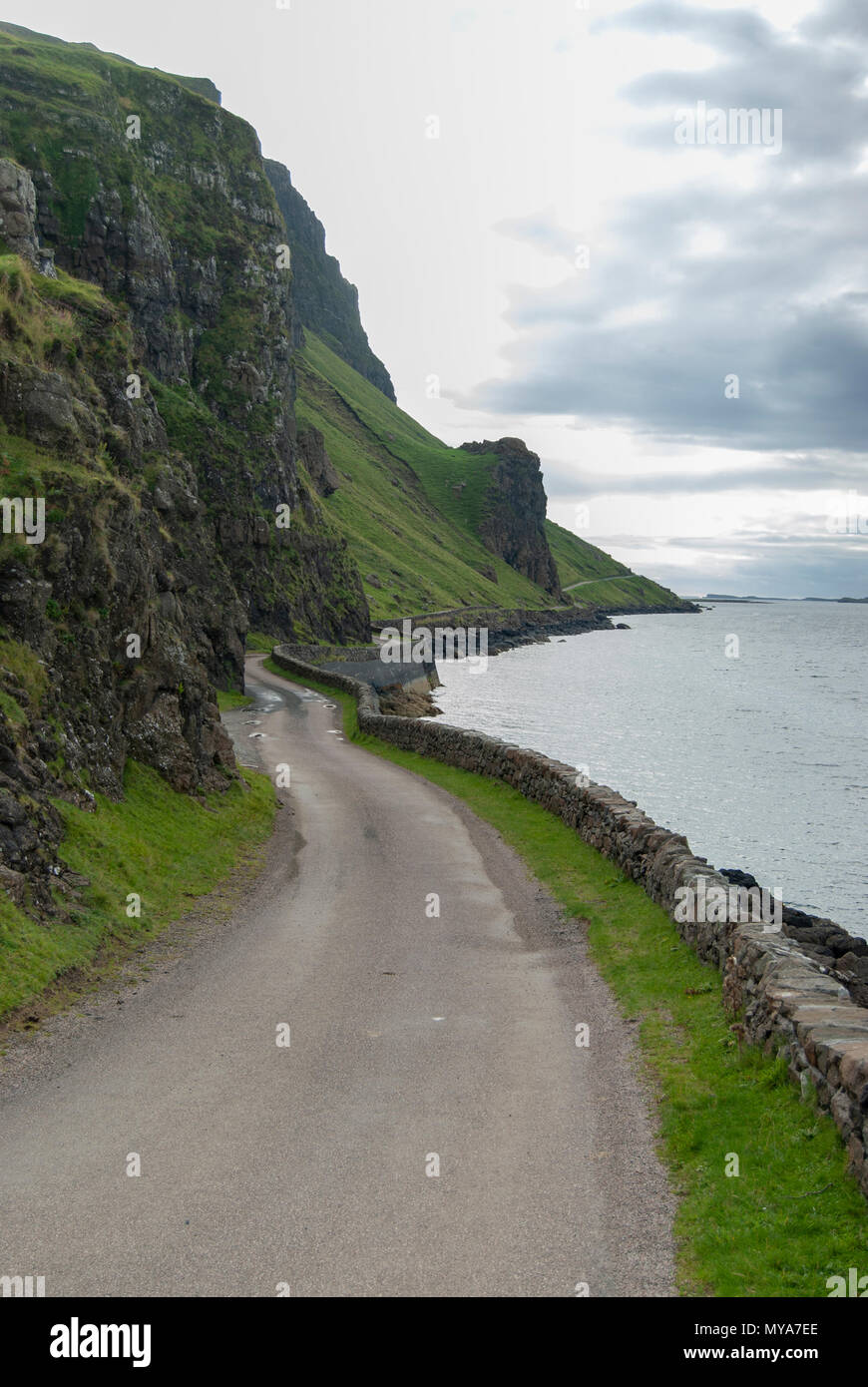 Blick vom Meer in Richtung Treshnish Balnahard zu Inseln ...