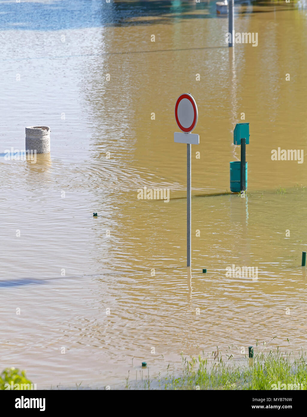 Schmutziges hochwasser -Fotos und -Bildmaterial in hoher Auflösung – Alamy