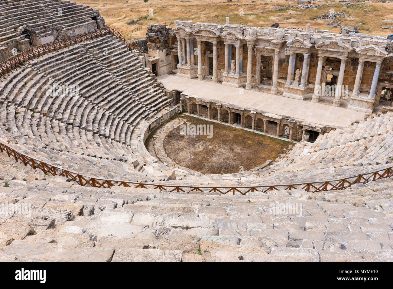 Die antiken Theater und Griechischen Amphitheater in Hierapolis in der ...