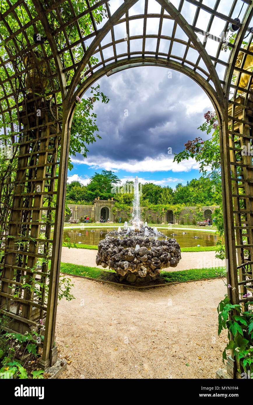 Versailles garden -Fotos und -Bildmaterial in hoher Auflösung – Alamy