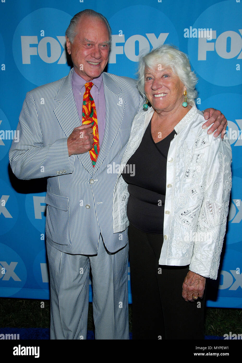 Larry Hagman und Frau im FOX tca Summer Party bei der Ankunft im Ritz ...
