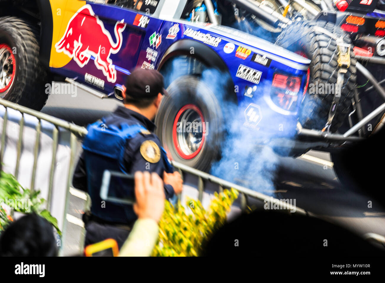 Mexiko City, Mexiko - 27. Juni 2015: Gustavo Vildosola rund um den ...