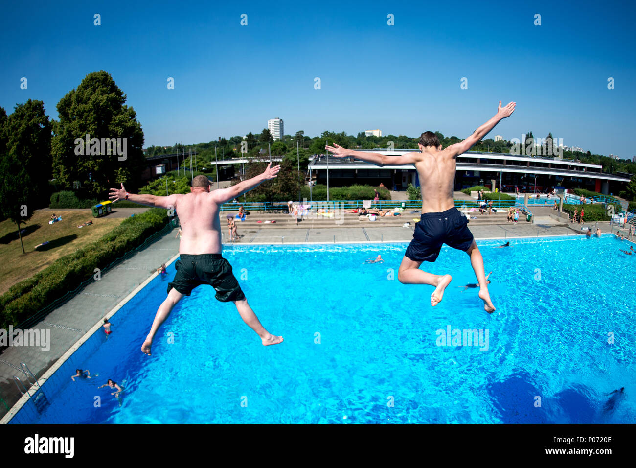 Deutschland mit fischaugenobjektiv genommen -Fotos und -Bildmaterial in ...