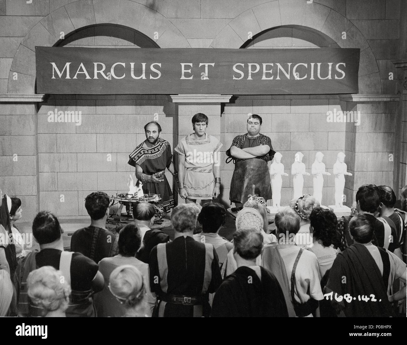 Carry on cleo -Fotos und -Bildmaterial in hoher Auflösung – Alamy