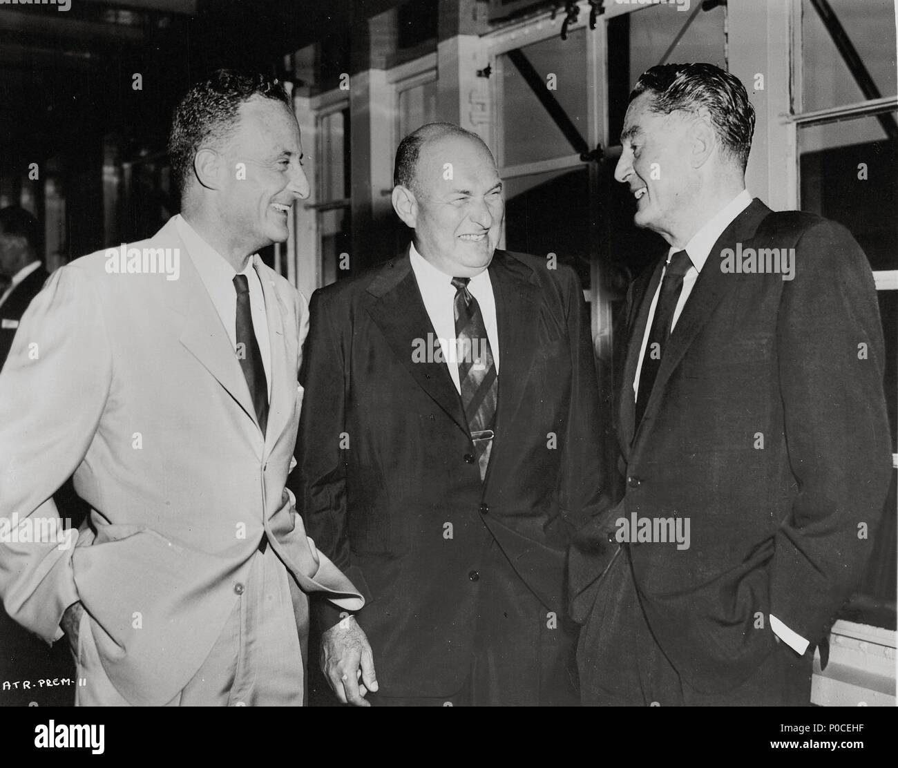 Mit fred zinnemann -Fotos und -Bildmaterial in hoher Auflösung – Alamy