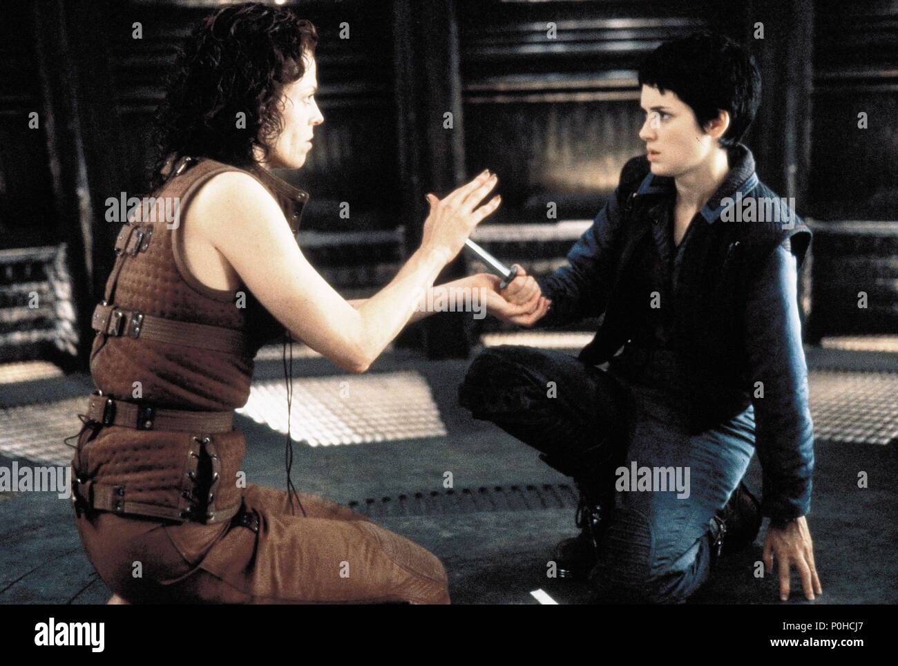 Sigourney Weaver Winona Ryder Alien Stockfotos & Sigourney Weaver ...