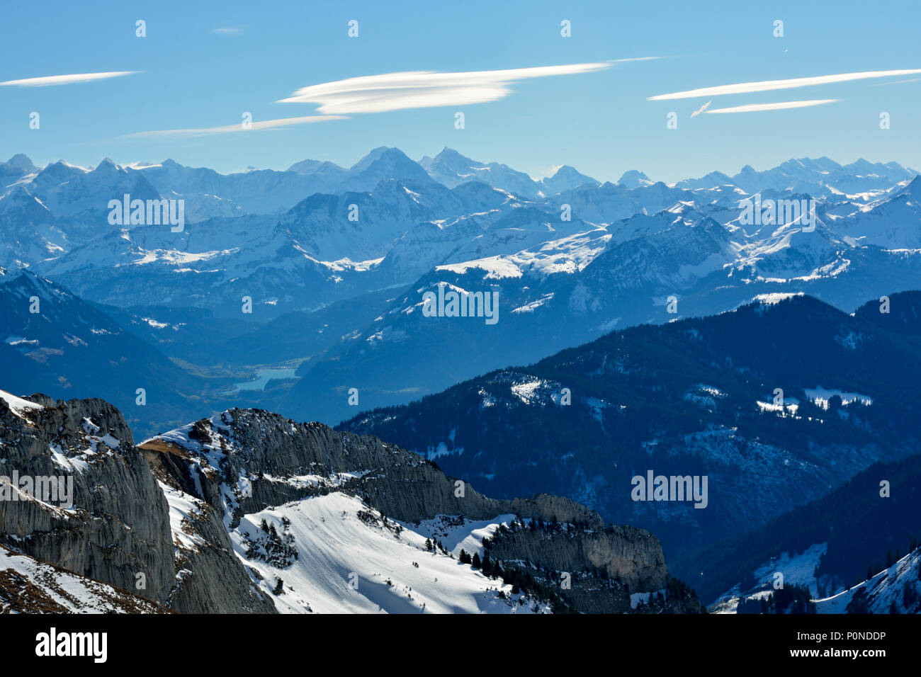 Pilatus mit schweizer alpen -Fotos und -Bildmaterial in hoher Auflösung ...