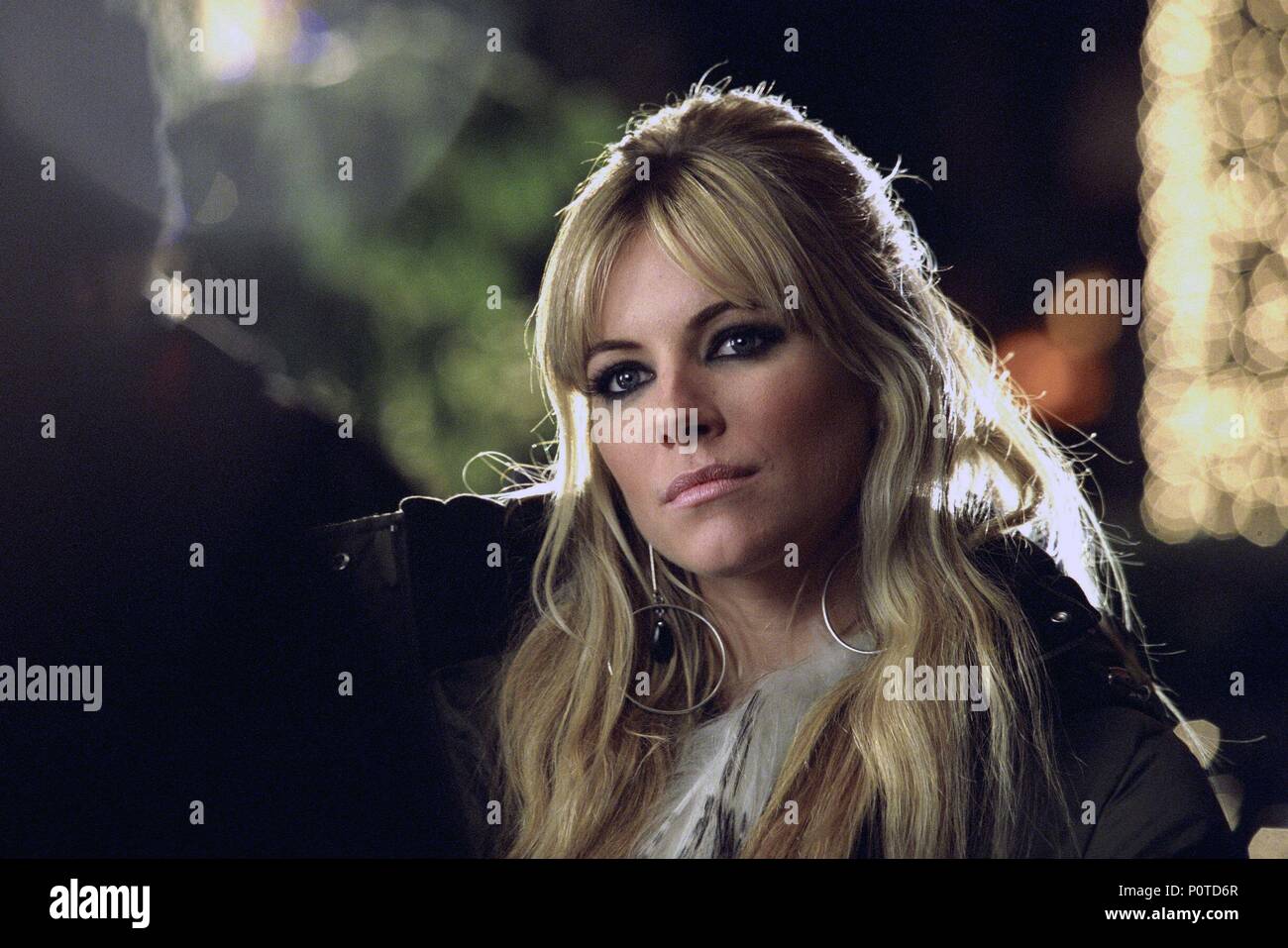 Alfie 2004 sienna miller -Fotos und -Bildmaterial in hoher Auflösung – Alamy