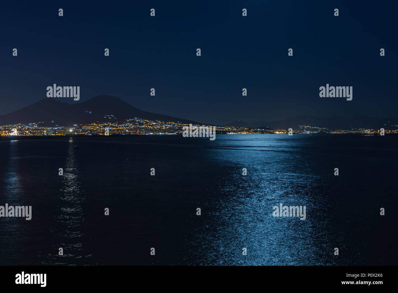 Vesuvio italy night -Fotos und -Bildmaterial in hoher Auflösung – Alamy
