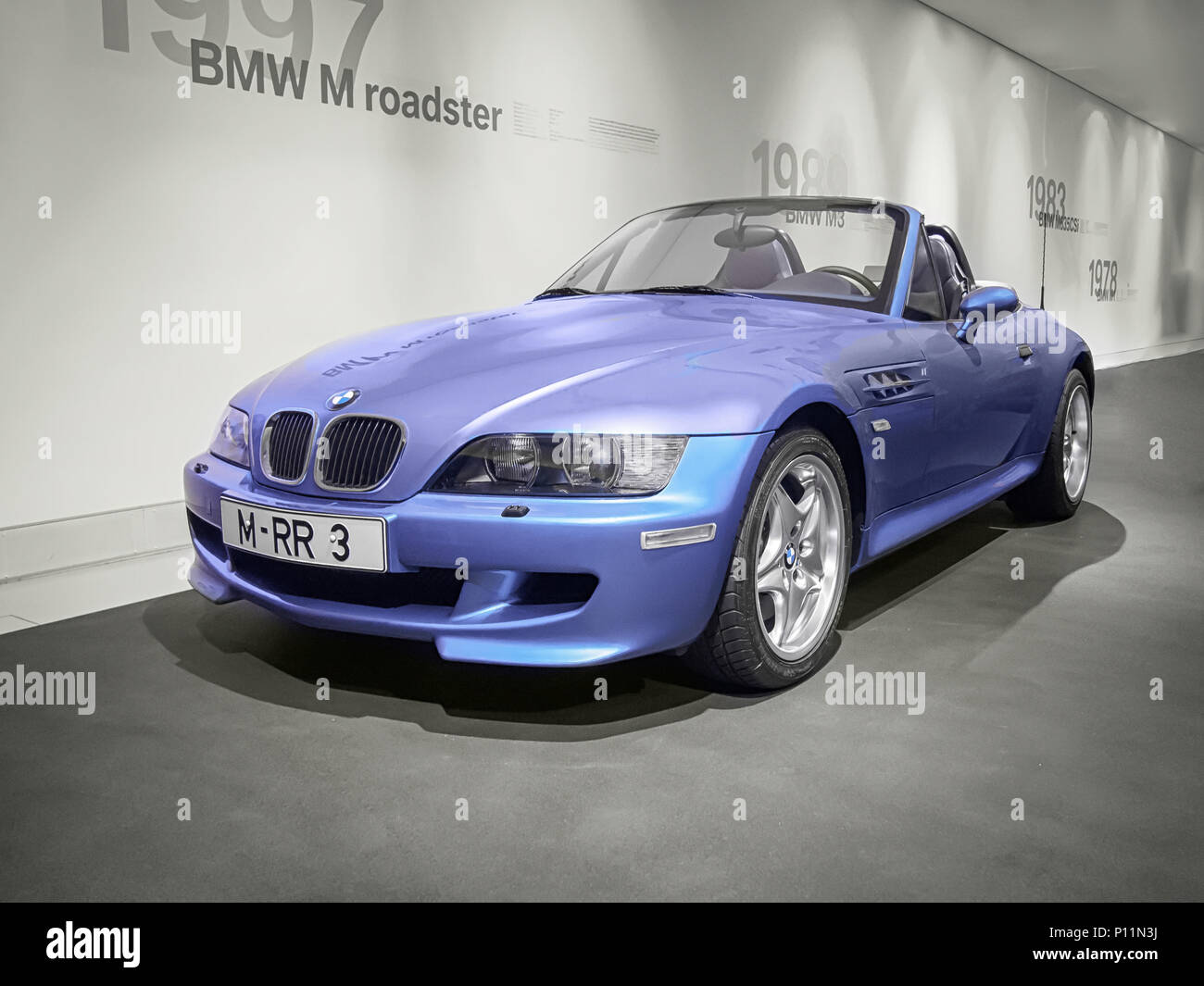 München, Deutschland - 8 April 2017: 1997 BMW M Roadster im BMW Museum ...