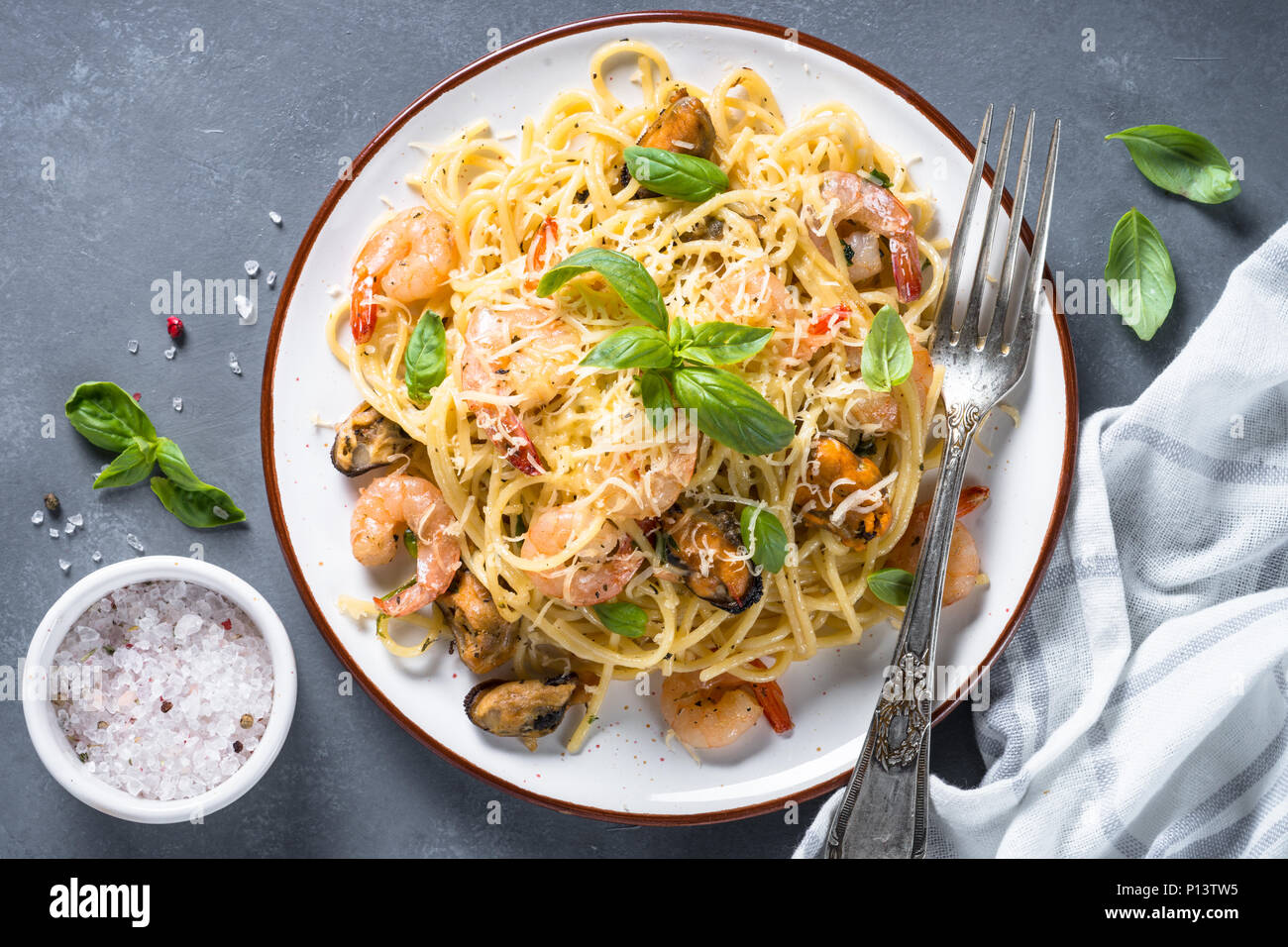 Meeresfrüchte Kochen Stockfotos und -bilder Kaufen - Alamy