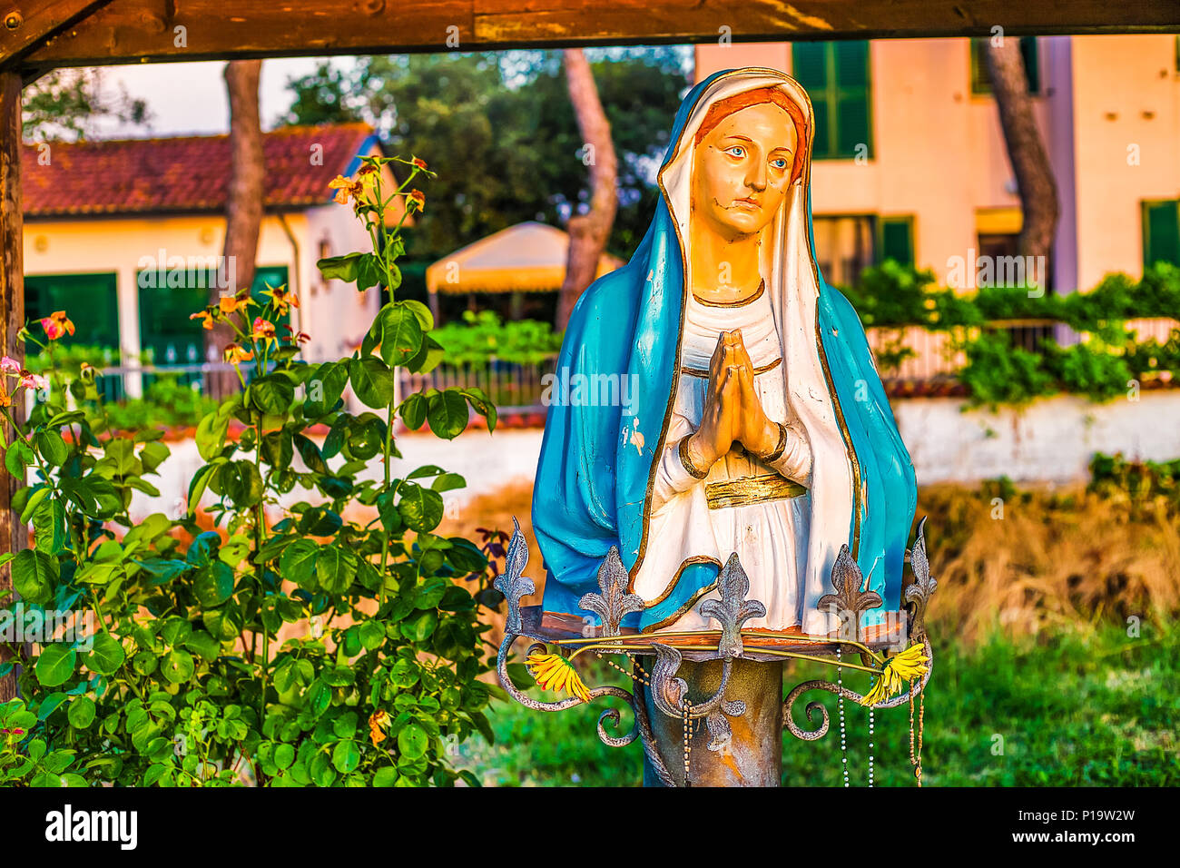 Jungfrau maria betend -Fotos und -Bildmaterial in hoher Auflösung – Alamy