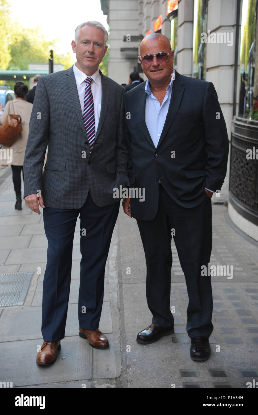 Schauspieler chris ellison -Fotos und -Bildmaterial in hoher Auflösung ...