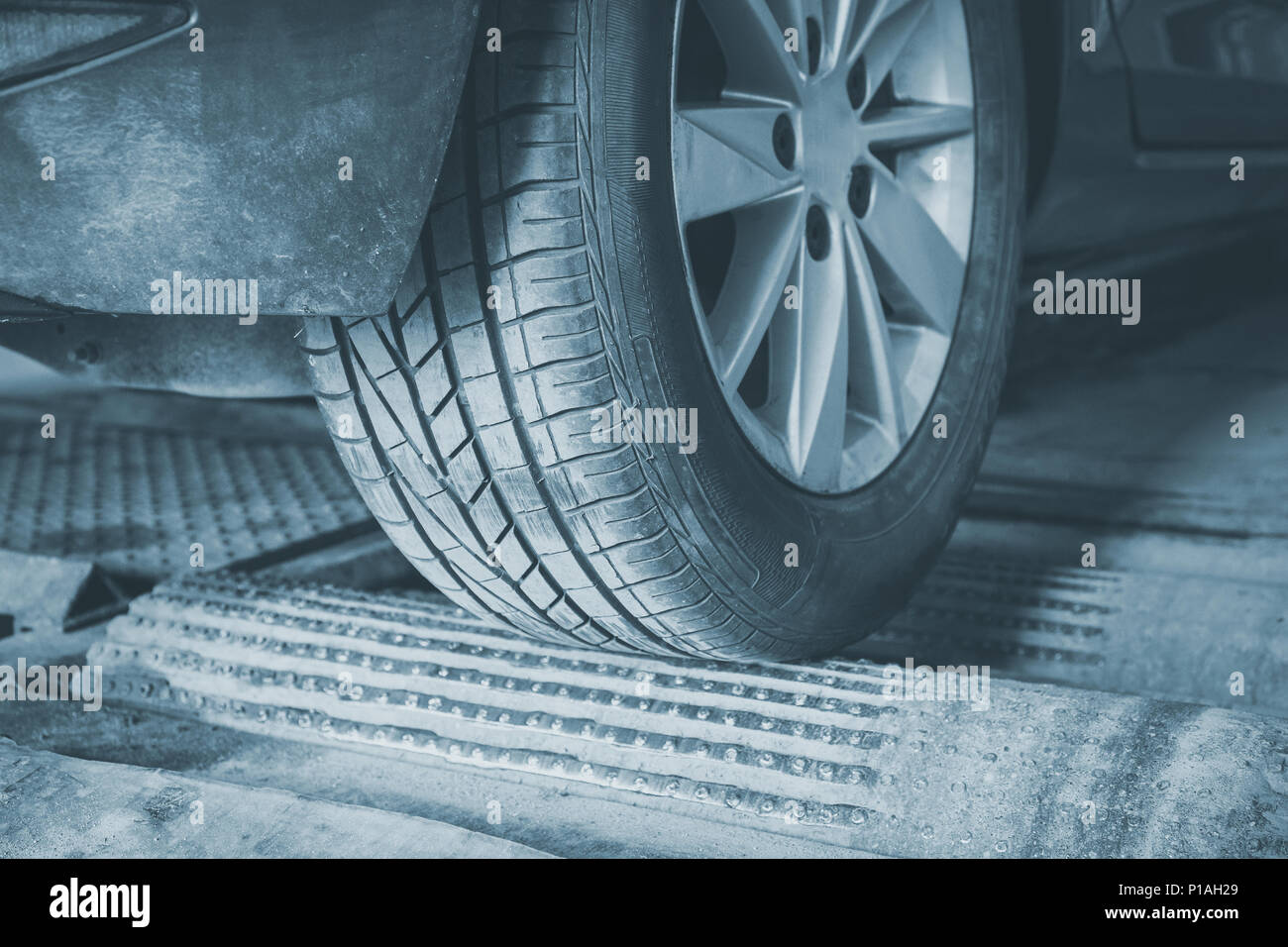 Auto in der werkstatt -Fotos und -Bildmaterial in hoher Auflösung – Alamy