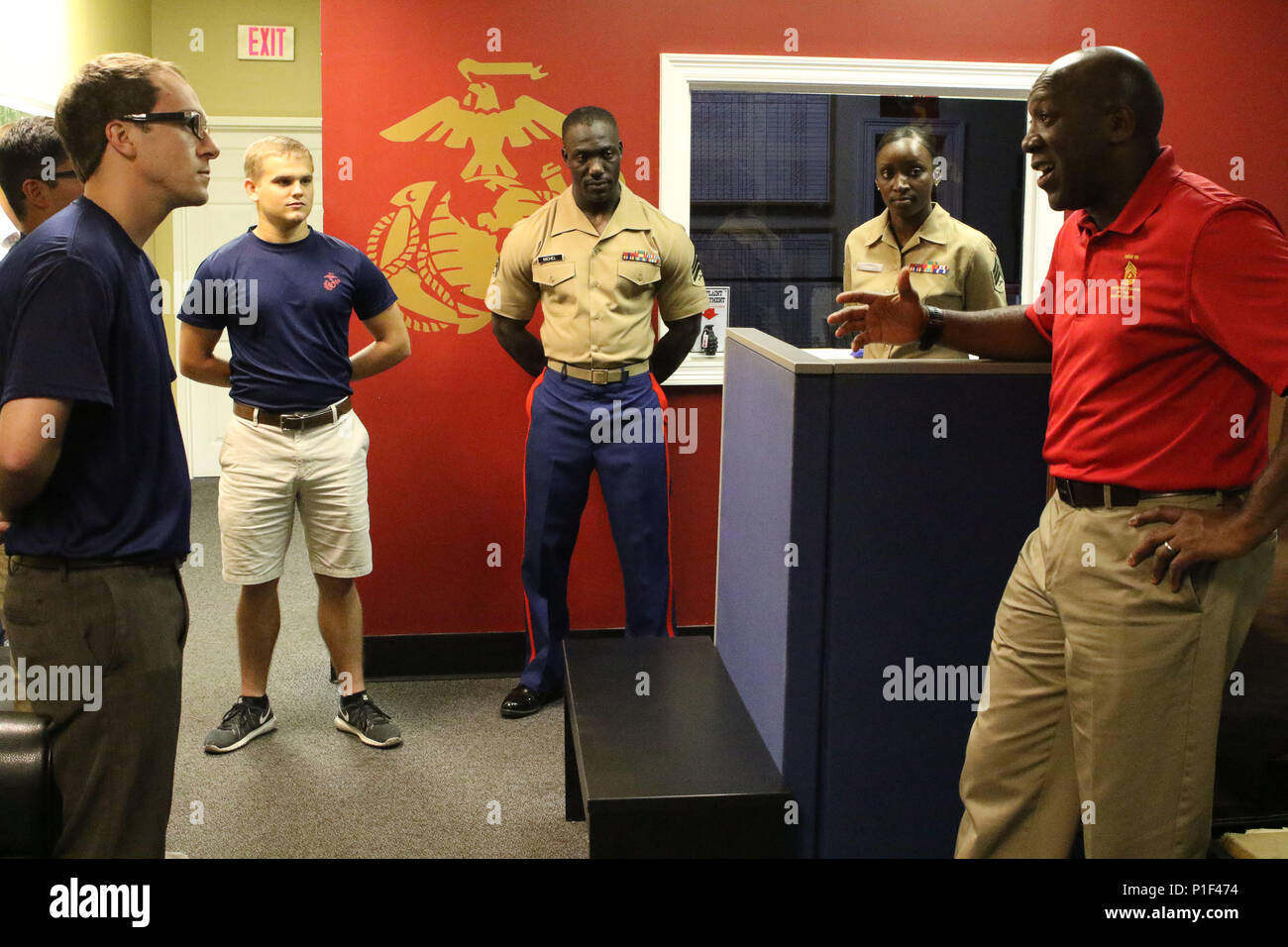 Die 18 Sergeant Major des Marine Corps, Ronald L. Grün, besuche Marines ...