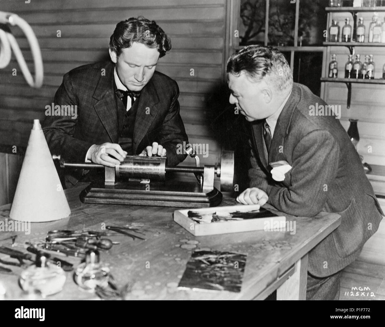 Spencer tracy edison -Fotos und -Bildmaterial in hoher Auflösung – Alamy